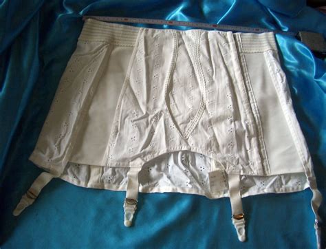 Hoher edler VINTAGE Zours Hüfthalter Spitze Häk 94 Straps Mieder Girdle