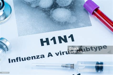 인플루엔자 A 바이러스 아형 H1n1 단어 질병 및 청진기의 클로즈업 의료 건강 개념 0명에 대한 스톡 사진 및 기타 이미지