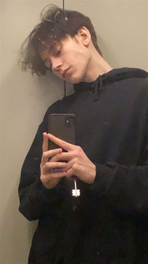 Пин от пользователя Polina 😌 на доске Толик Фотография мальчика Прически парней Эмо парни