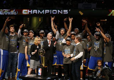 2015年6月17日 博古特帮助勇士获得2014 15赛季nba总冠 球迷屋