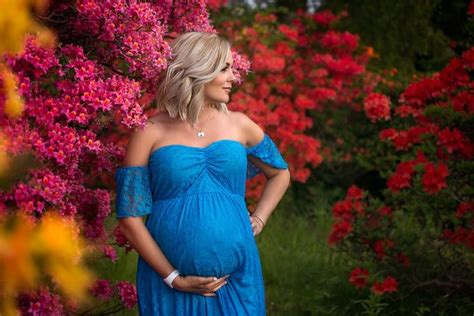Pin On Mommy To Be Photoshoot