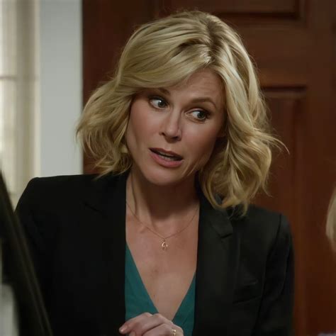 Claire Dunphy Julie Bowen Artofit