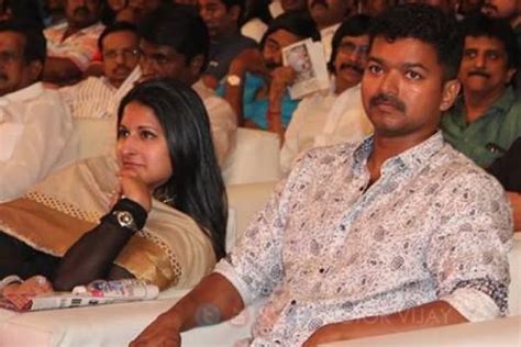 விஜய் மனைவி சங்கீதாவை பிரிந்தது உண்மையா எஸ் ஏ சந்திரசேகர் கொடுத்த ரியாக்ஷன்