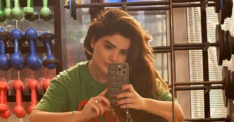 Zuca é Fitness Vanessa Giácomo De Cabocla Exibe Barriga Sarada