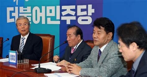 얘기나누는 더불어민주당 시도교육감협의회