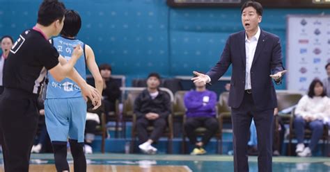 벤치명암 수비 붕괴 이훈재 감독 리바운드 싸움에서 밀린 경기