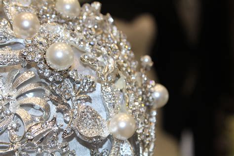 Ramo De Flores De Tela Para Novias Elegantes Y únicasabanicos