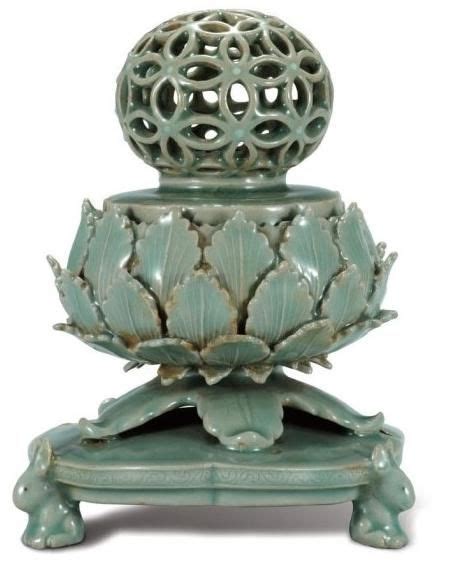 Korean Porcelain In 12c 고려 청자 투각 칠보문 향로 Porcelæn