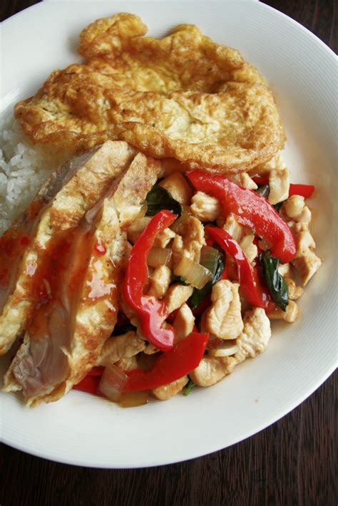 タイ人も大好き！鶏肉のバジル炒めごはん、ガイ・パット・ガパオ レシピサイトnadia