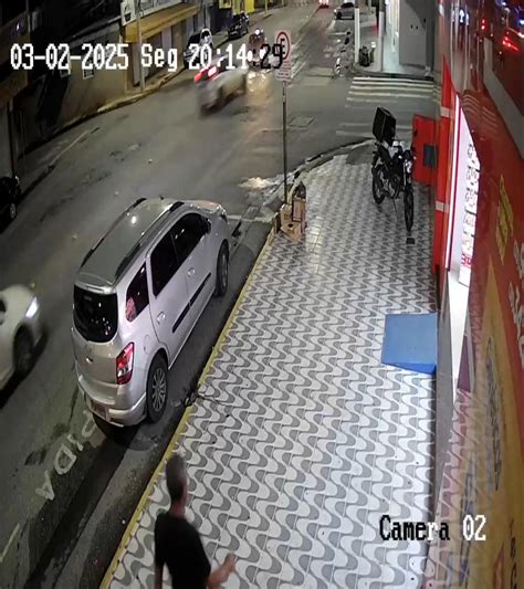 Foragido da justiça quase bate em outro carro durante fuga em Pouso