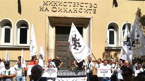 Стотици на протест против въвеждане на еврото в България Новини за Казанлък