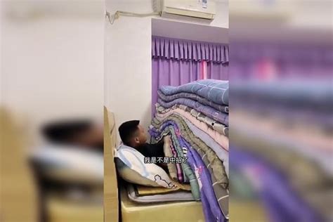 搞笑配音 搞笑视频 盖这么多被子还冷？是不是中招了