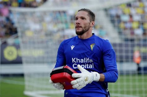 La Liga Goalkeeper Throws Defibrillator Into Stands After Fan Collapses Football Metro News