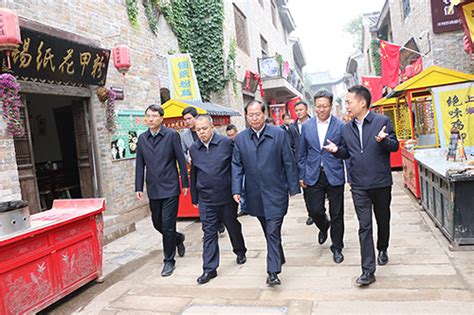 晋城市四大班子领导到大阳古镇检视人居环境整治工作立根集团