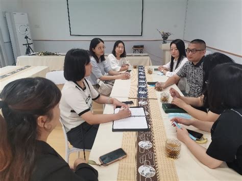 学前教育学院专业教师团队 赴海亚当代幼儿园开展横向课题调研活动