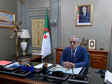 نذير العرباوي يتلقى مكالمة هاتفية من رئيس الوزراء الأردني الإذاعة