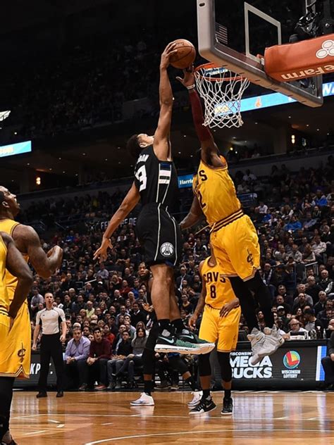 Lebron James Rookie Dunk