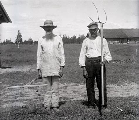 Latvijas Nacionālajā vēstures muzejā skatāma izstāde Linu audums tradicionālajā apģērbā LA LV