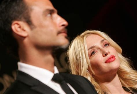 Paola Barale Amante Di Costanzo La Conduttrice Esce Allo Scoperto