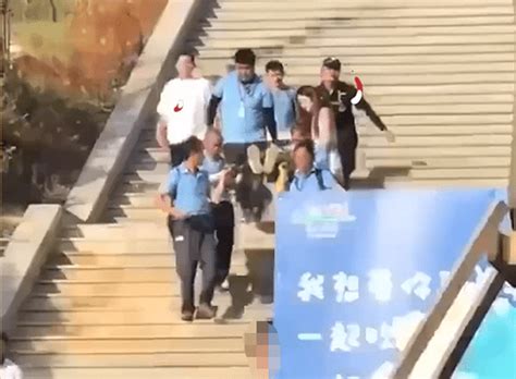 浙江一景区滑翔伞与缆车相撞，有人从高空坠落，工作人员：官方会发通知事故