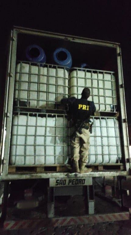 Prf Apreende Mais De 300 Mil Maços De Cigarros Contrabandeados Na Br