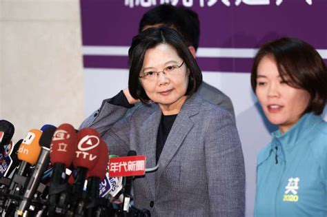Re 問卦 蛤！？現在不能對政治人物比中指？ Ptt評價