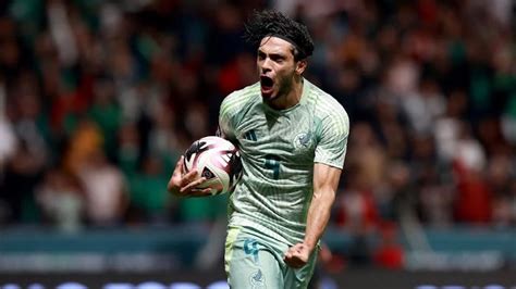 Raúl Jiménez se convierte en el tercer máximo goleador de la Selección