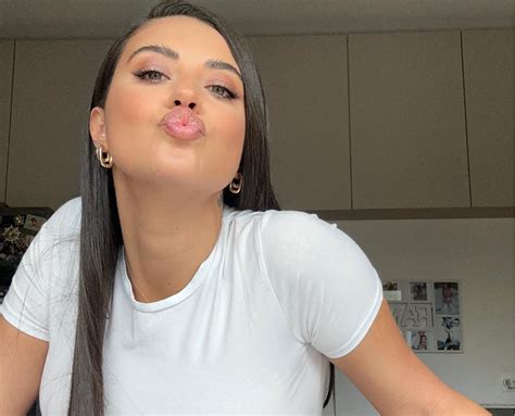 Antonia plătită să ia cina cu doi milionari N am fost singură mie