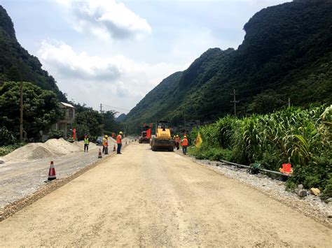 开源路桥公司都安ppp项目东都路路面级配碎石底基层试验段成功摊铺 安徽开源路桥有限公司