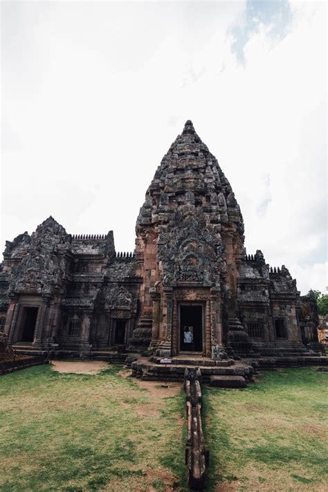 มนต์เสน่ห์แห่งเมืองปราสาทหิน เขาพนมรุ้ง จ บุรีรัมย์