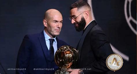النجم الفرنسي كريم بنزيما يتوج بالكرة الذهبية أخبار ليبيا 24