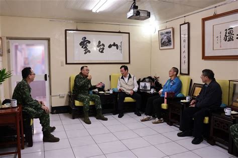 馬防部指揮官會晤調查站主任 期共維防區安全 軍聞 馬防部指揮官會晤調查站主任 期共維防區安全 青年日報