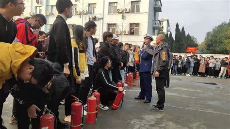 提升消防安全意识，增强自救应急能力——2020级新生消防培训演练（西校区） 长江大学保卫处