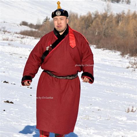 Эрийн Төв аймгийн Баянцогт сумын харьяат Монгол улсын уран барилдаант харцага Ө Даваабаатар Эд