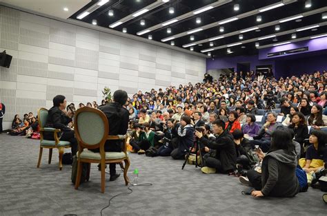 中大i‧care「博群花節」第二回許鞍華導演談成功背後的百般歷練全場座無虛席 香港中文大學傳訊及公共關係處
