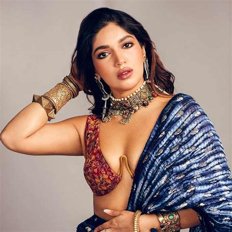 सेलेब्रिटी लुक पाने के लिए भूमि पेडनेकर के इन स्टाइलिश ब्लाउज डिजाइंस
