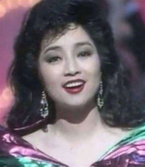 她是一代天后，因国籍被丈夫抛弃，69岁仍驰骋舞台开演唱会徐小凤演唱会廖辉新浪新闻