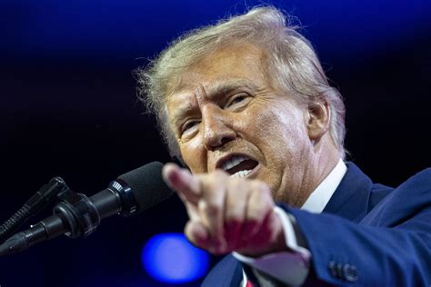 Trump Sous Le Coup Dune Inculpation Historique Prêt à Se Battre