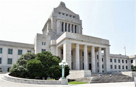 前三重県知事の鈴木英敬衆院議員、書類送検を釈明「犯罪の嫌疑があったと示すものではない」政治家ら擁護や反論：中日スポーツ・東京中日スポーツ