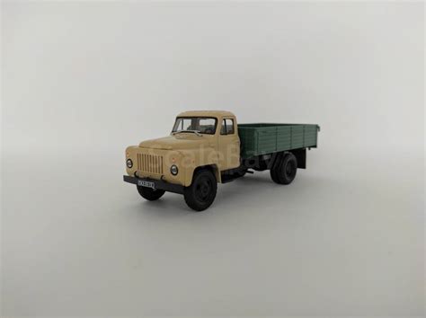 ГАЗ-53-12 бортовой, бежевый / зеленый | Аукцион масштабных и сборных ...