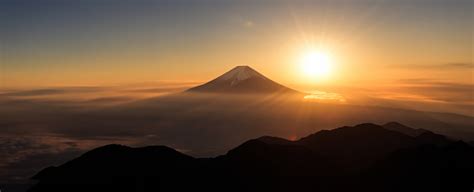美しい写真の自然の風景の背景夕暮れの空の背景に写真カラフルな夕焼けの空と雲夕暮れの背景に鮮やかな空燃えるようなオレンジ色の夕焼けの空美しい