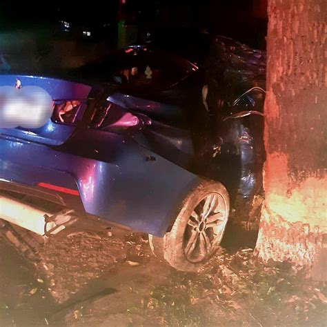 Un Tânăr De 21 De Ani A Murit După Ce A Intrat Cu Mașina într Un Copac