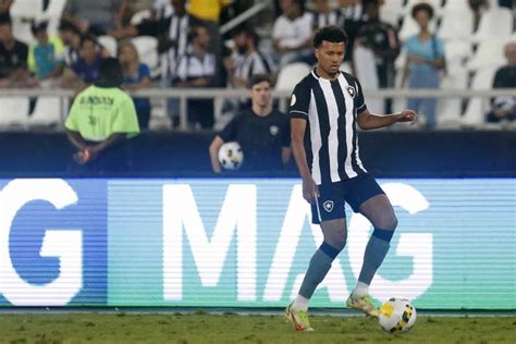 Botafogo Lateral Esquerdo De Saída Por Motivo Inusitado