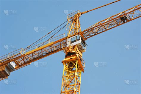 起重机 建筑业 电缆绞车 钢缆 提举 天空 水平画幅 建筑设备 金属 工业