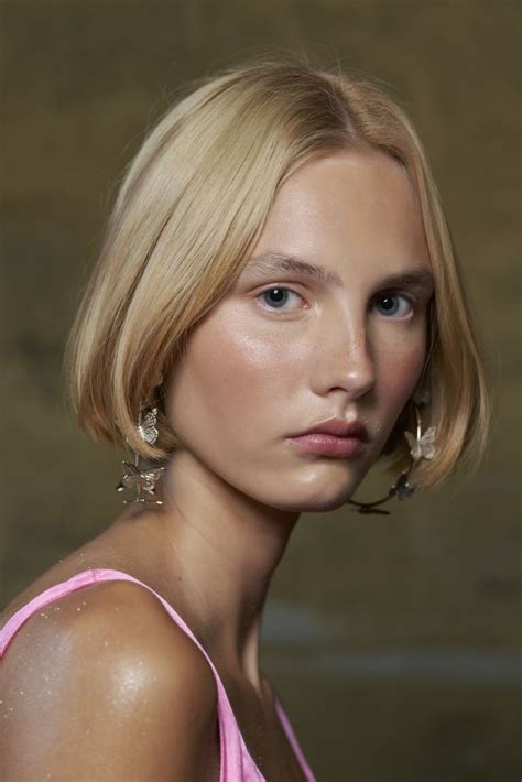 9 تسريحات مميزة للشعر القصير تلائم جميع المناسبات مجلة هي