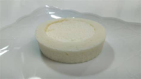 今日のおやつ№888 生クリーム専門店milk Xローソン Uchi Café Milkロールケーキ（練乳ソース入り）｜jan U1997の