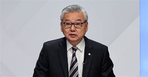민주 지명직 최고위원에 경제 전문가 홍성국 임명