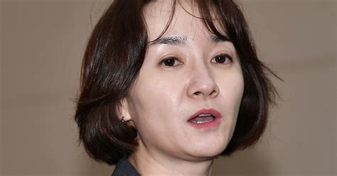 포토엔hd 취재진의 질문에 답하는 피해자 A씨의 채다은 변호사