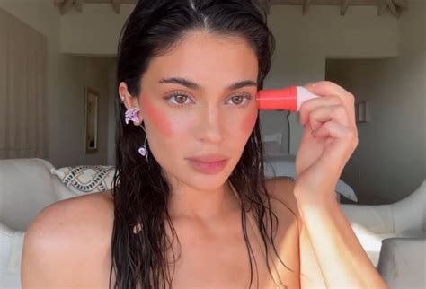 Kylie Jenner Hides Her Stomach In New Makeup Video As Fans Flood