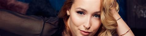 Download Wallpaper Model Met Art Close Up Looking At Camera Kelly